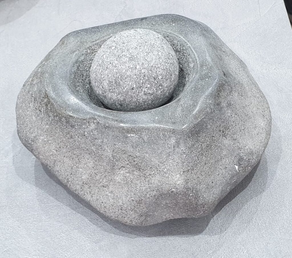 Hand Carved Basalt Pestle and Mortar - El Emporio de Zoe
