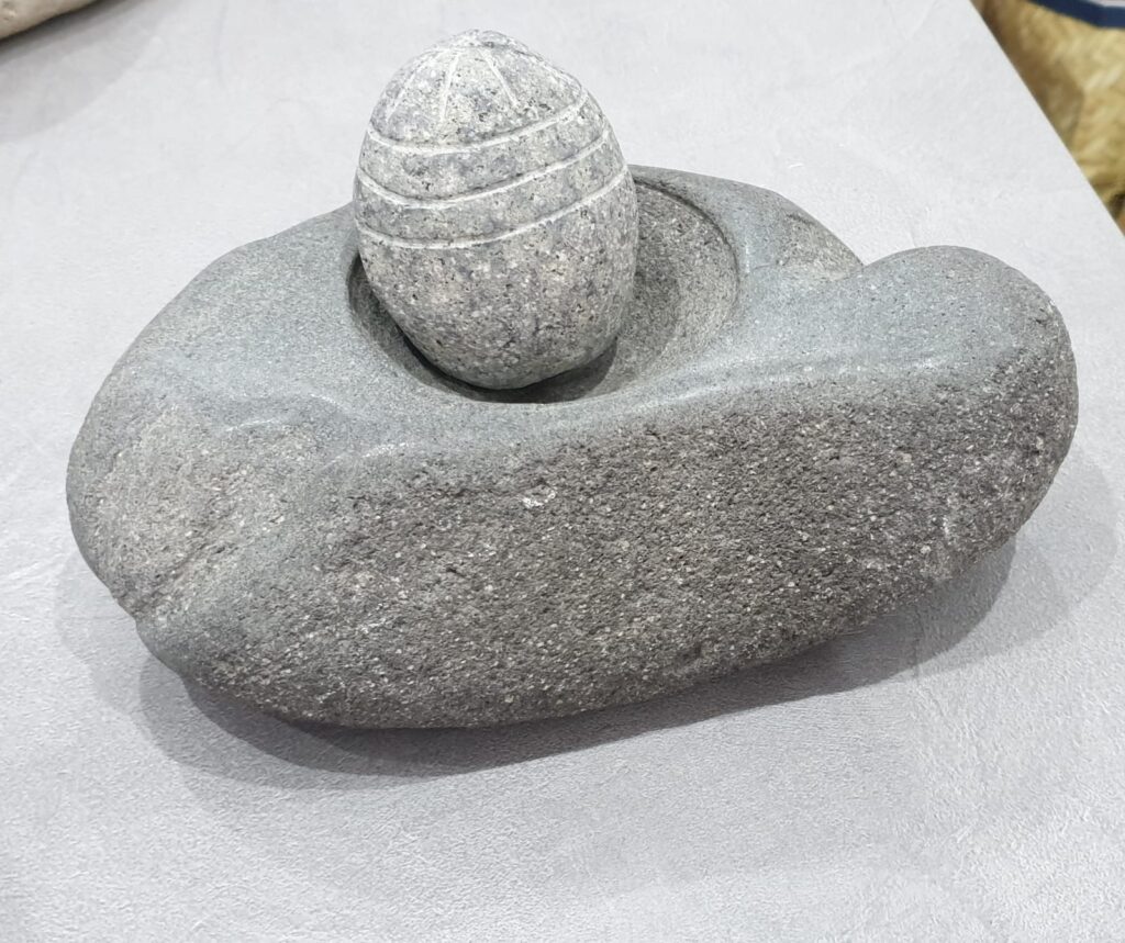 Hand Carved Basalt Pestle and Mortar - El Emporio de Zoe